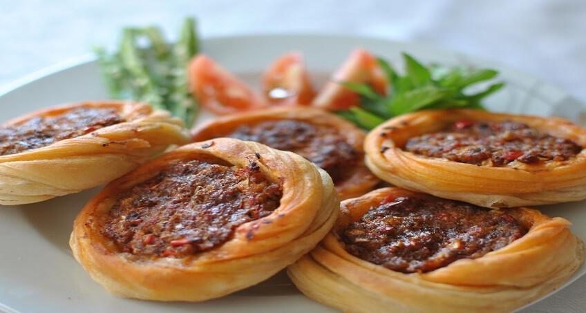 Hatay'ın ara sıcakları bile ana yemek! İşte meşhur kaytaz böreği tarifi ...