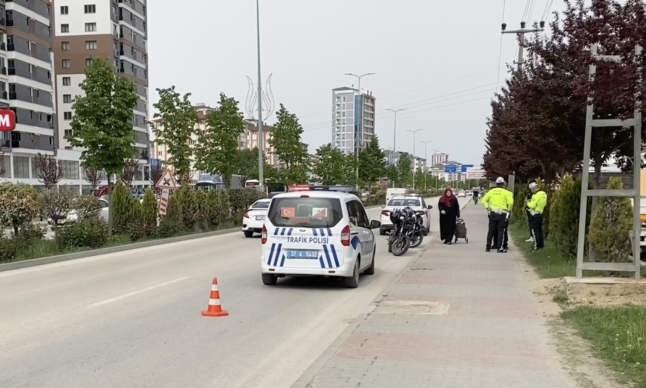 Kastamonu'da feci kaza: Anne ve oğluna motosiklet çarptı, 3 yaralı! Kastamonu'da feci kaza: Anne ve oğluna motosiklet çarptı, 3 yaralı!