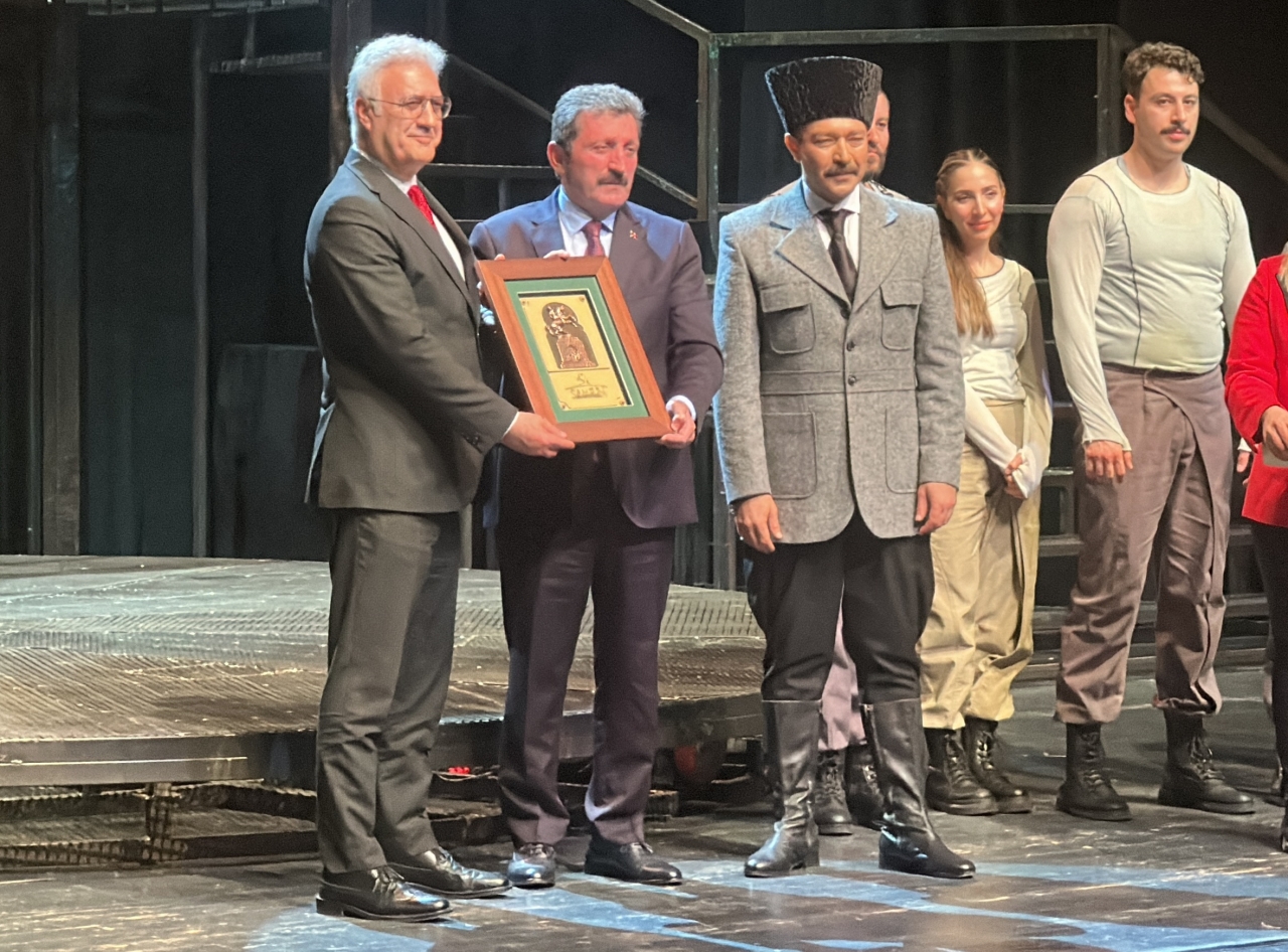 Ankara Devlet Tiyatrosu'nun Ankara Devlet Tiyatrosu'nun