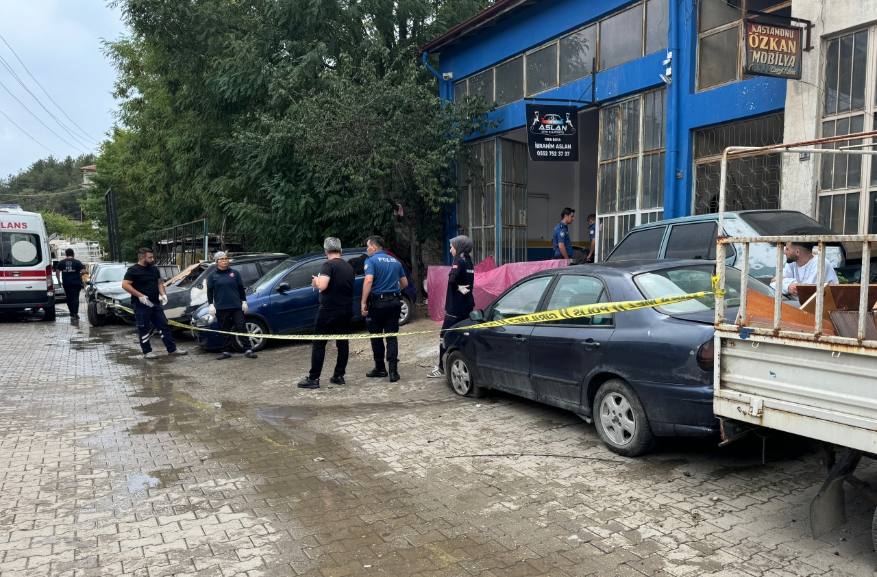 Kastamonu'da çıkan silahlı kavgada 1 kişi öldü Kastamonu'da çıkan silahlı kavgada 1 kişi öldü